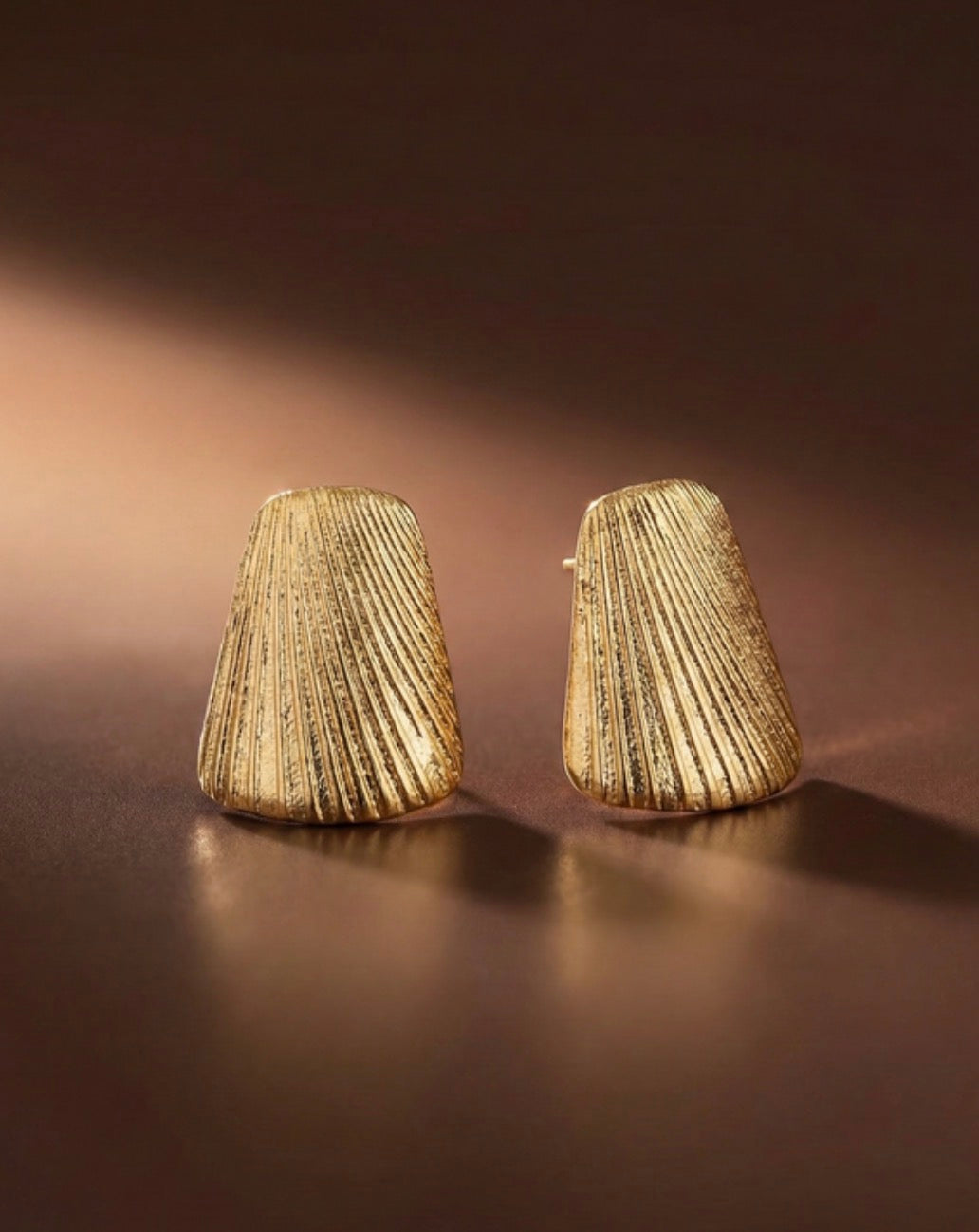 Shell Textured Gold Studs – STONE METAL SCISSORS